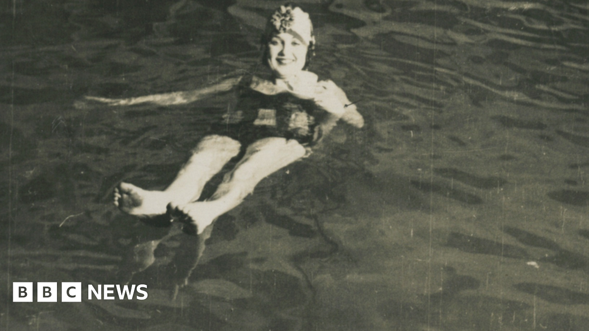 Project to collect Droitwich Spa brine bath memories - BBC News
