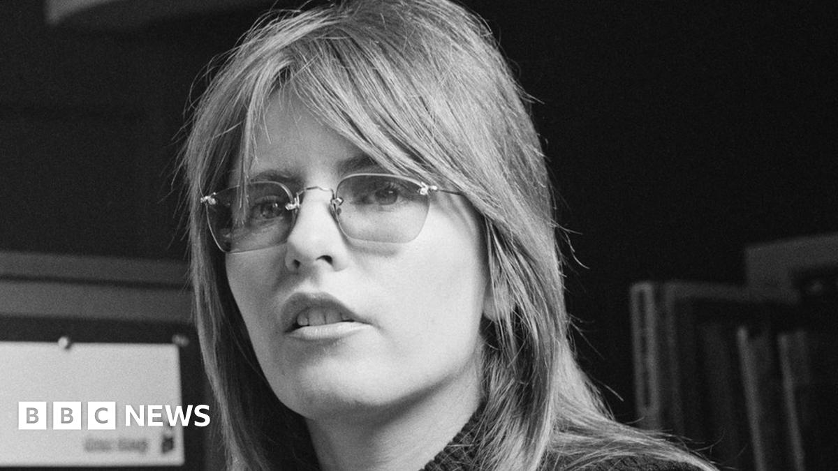 Judy Dyble: Fairport Convention singer dies aged 71 - BBC News