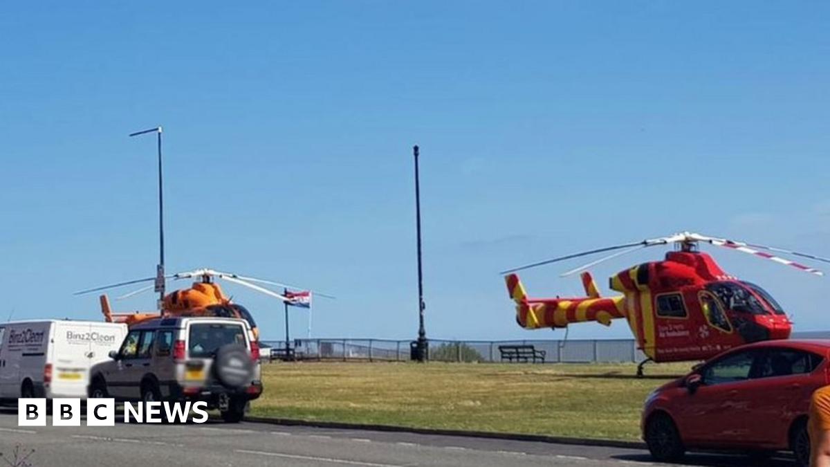 Clacton Pier: Girl dies and man critical after sea rescue - BBC News
