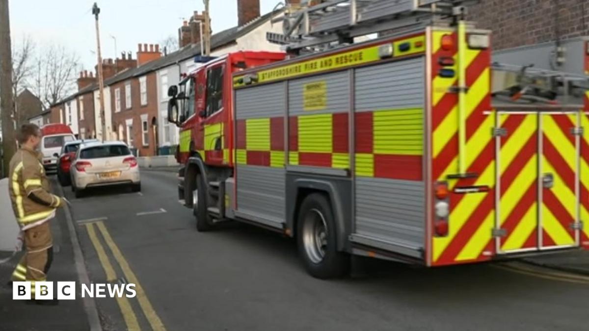 Man in his 90s dies in fire at house in Stafford - BBC News