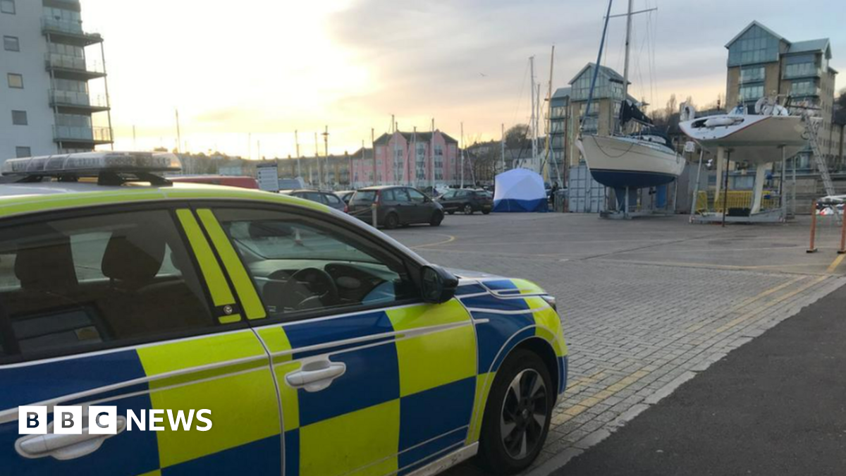 Body recovered from Portishead Quays Marina - BBC News