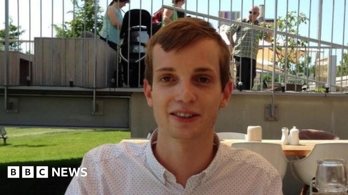 Stephen Port: Met Police officer 'utterly failed' in her job - BBC News