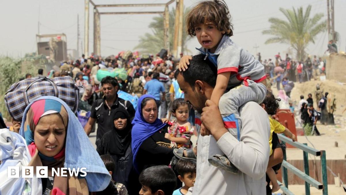 Islamic State conflict: Three million displaced in Iraq - BBC News