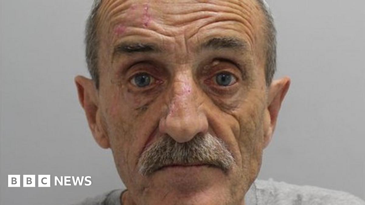 Croydon: Pensioner jailed after stabbing rival pool player - BBC News