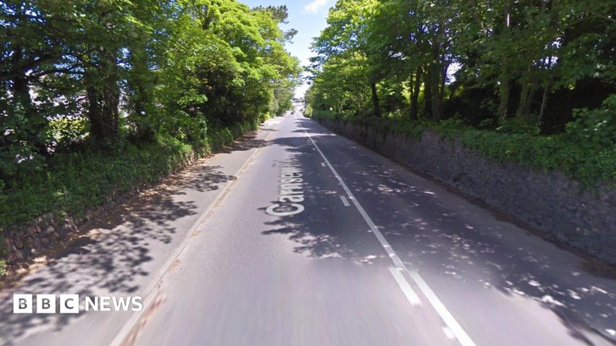 Man trapped in overturned car in Hayle taken to hospital - BBC News