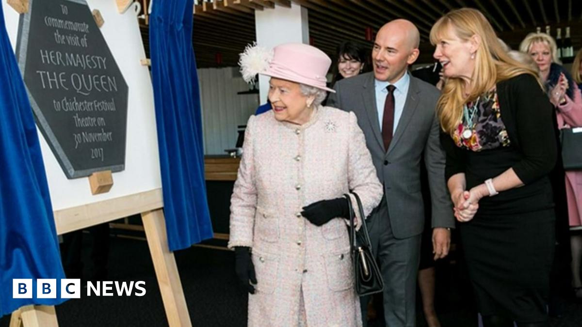 Queen Elizabeth II: Tributes pour in from across Sussex - BBC News