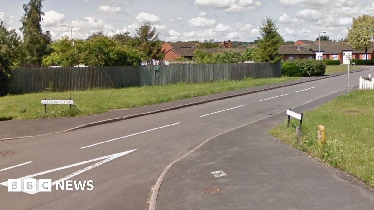 Murder arrest for man, 82, after body find in Studley - BBC News