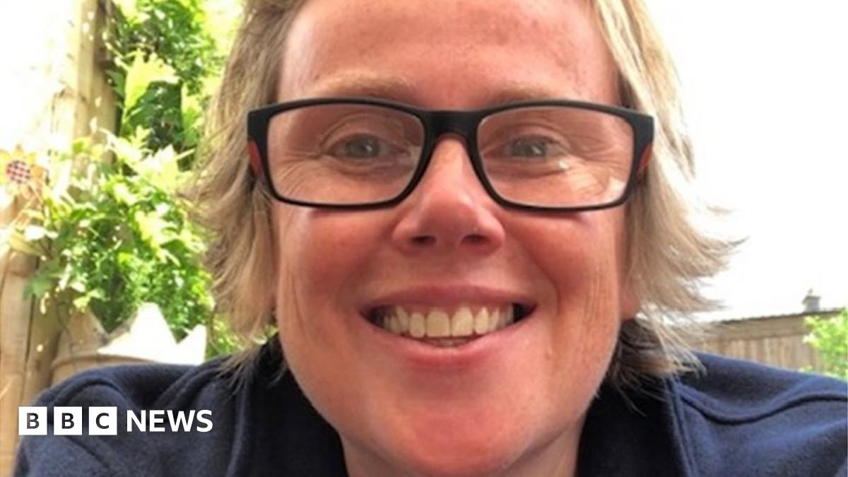 Derbyshire LGBT refugee offer couple waiting on visa process - BBC News