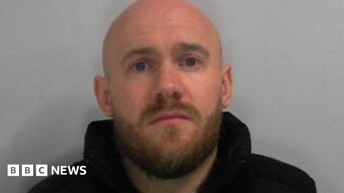 Man jailed for historic child sex offences in Filey - BBC News