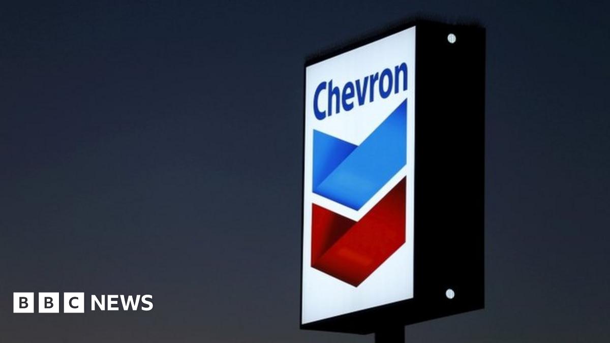 Chevron wins Ecuador rainforest 'oil dumping' case - BBC News