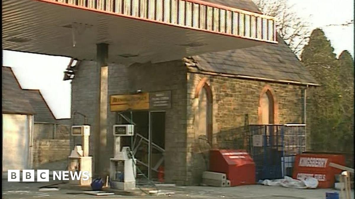 Randalstown bomb: Eamonn O'Boyle in court over 1990 attack - BBC News