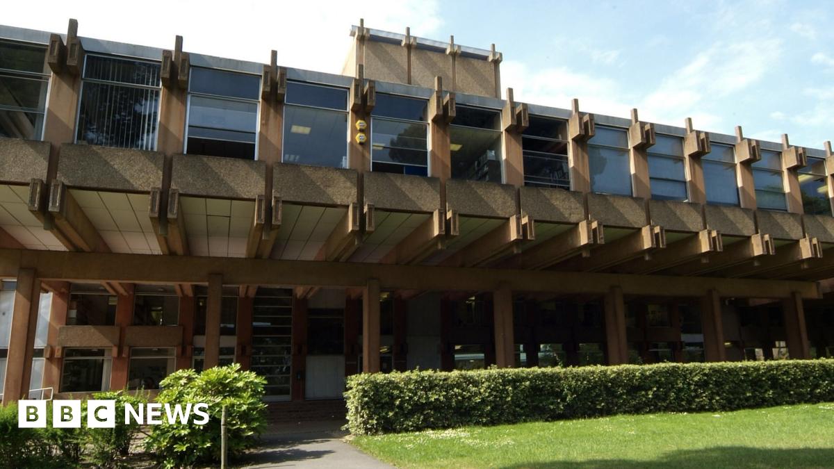 Reading University 1970s 'Lego' building remodelled - BBC News