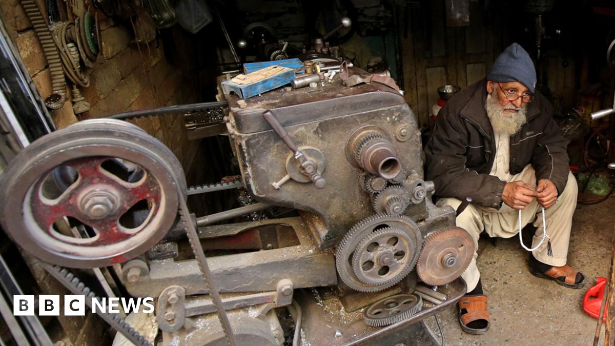 Pakistan power cut: Major cities without electricity after grid ...