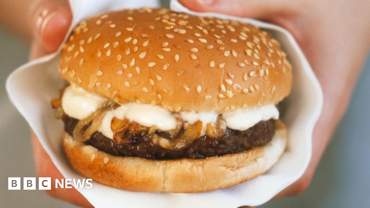 One in six young people eat fast food 'twice a day' - BBC News