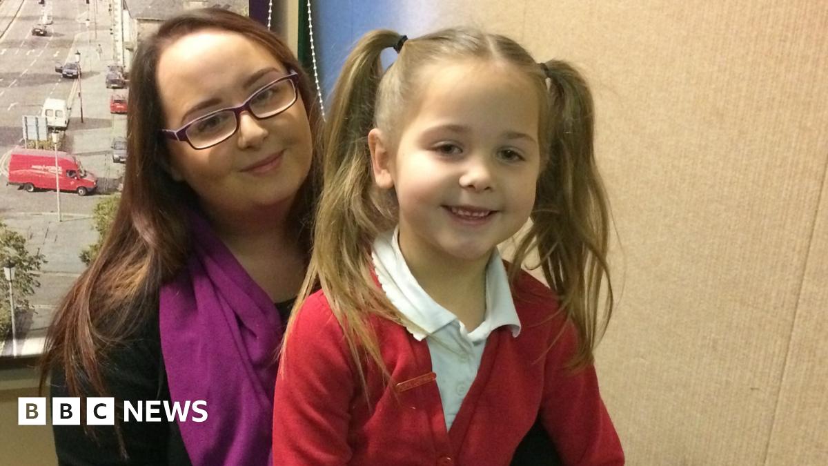 How giraffes helped Poppy Campbell find her voice - BBC News