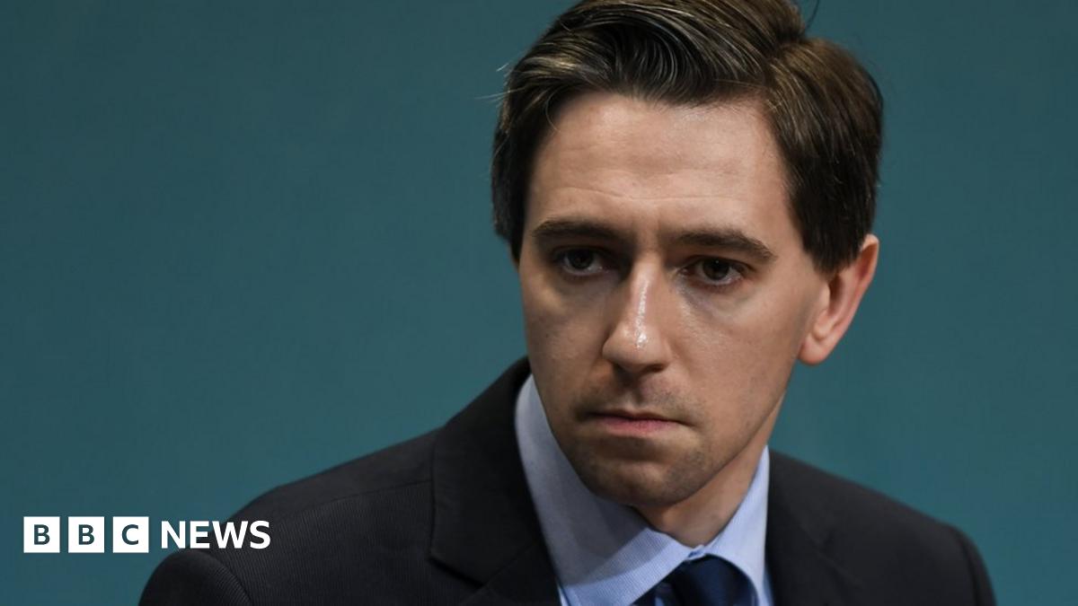 Simon Harris: Profile of a man in a hurry to the top - BBC News