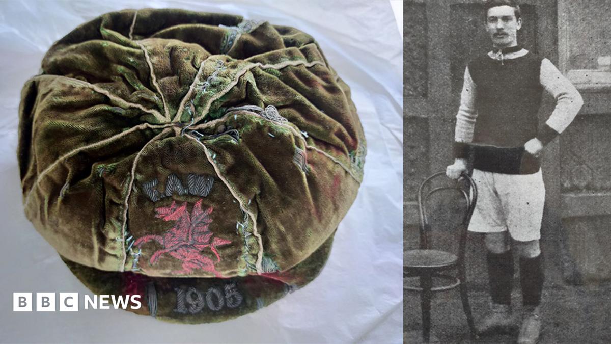 Football cap from 1905 returns to Wales from Australia - BBC News