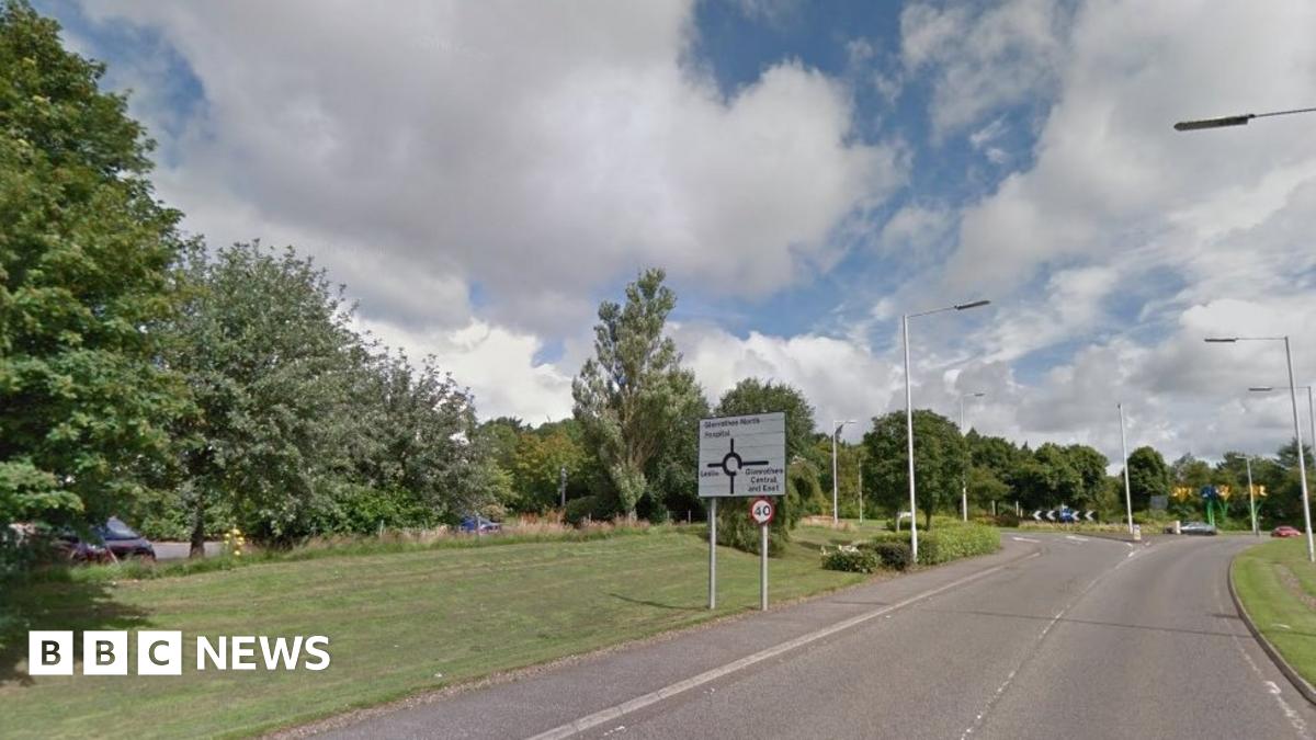 Man sought over indecent act in Glenrothes wood - BBC News