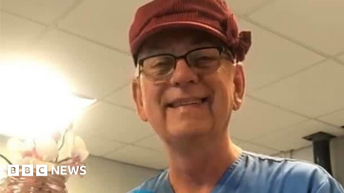 Coronavirus: Anger over lack of PPE for nurse Gareth Roberts - BBC News