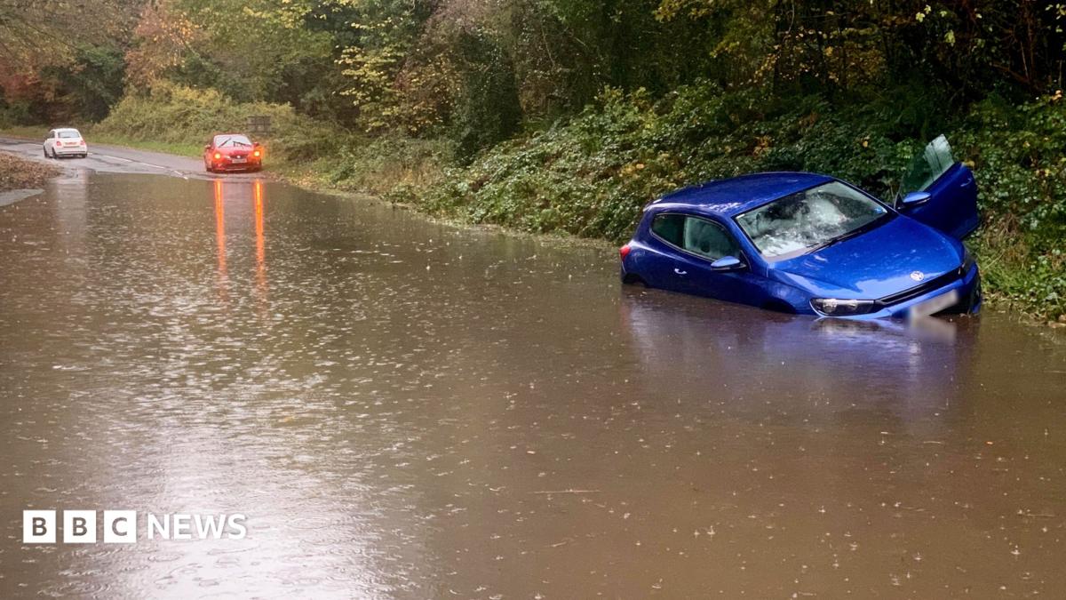 NI flooding: Woman, 89, rescued from home - BBC News