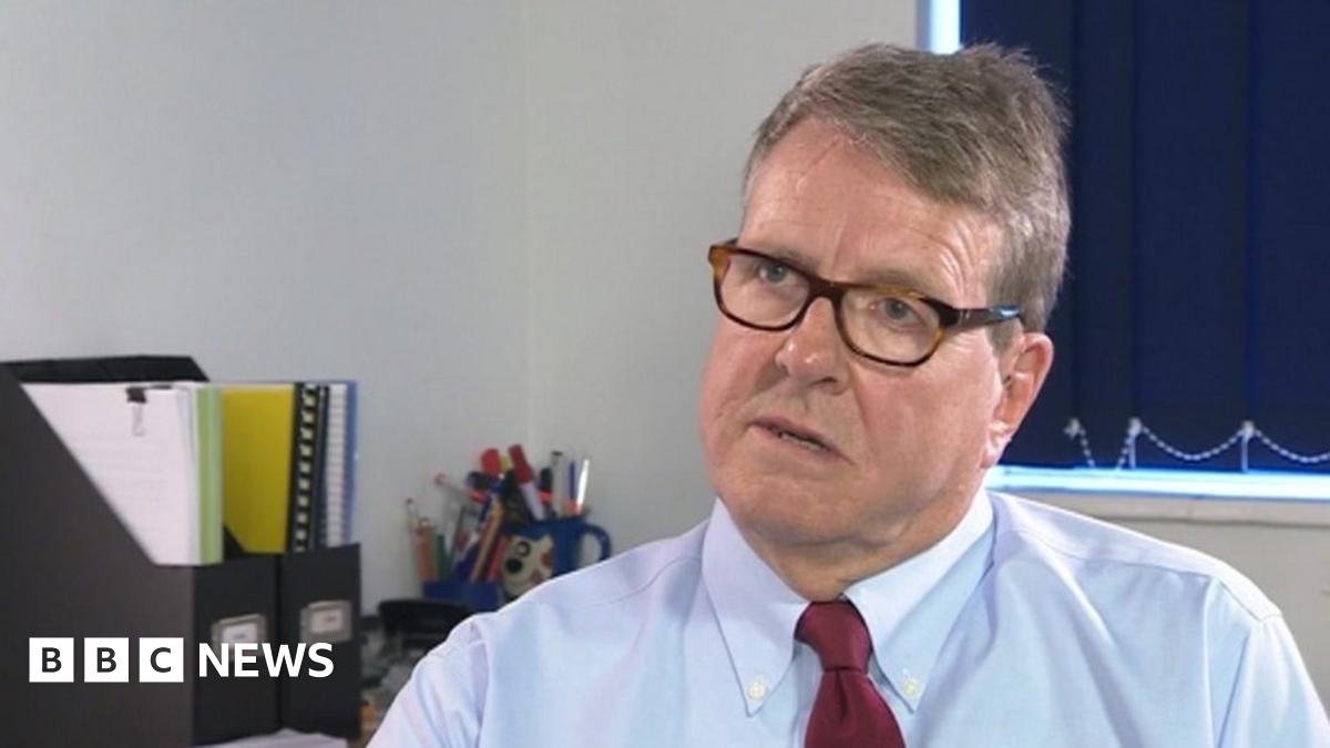 Southern Health chairman Tim Smart resigns after criticism - BBC News