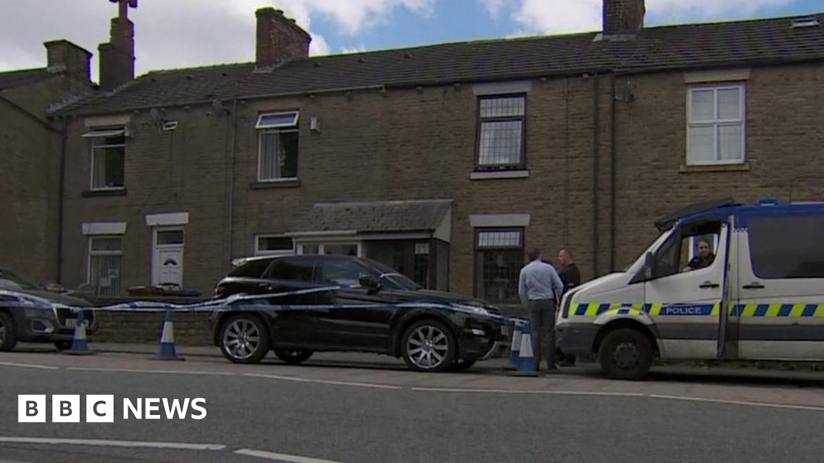 Billinge stabbing: Andrew Wadsworth charged with murder - BBC News