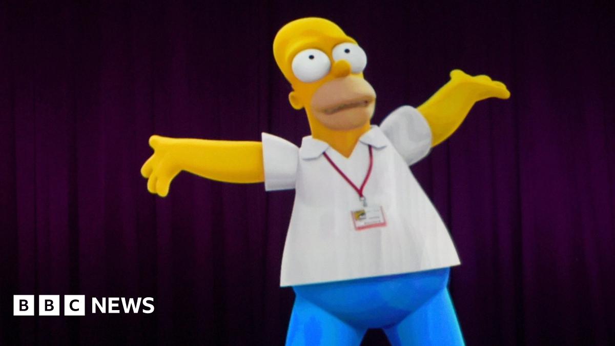 Homer to take fans' questions in Simpsons live episode - BBC News