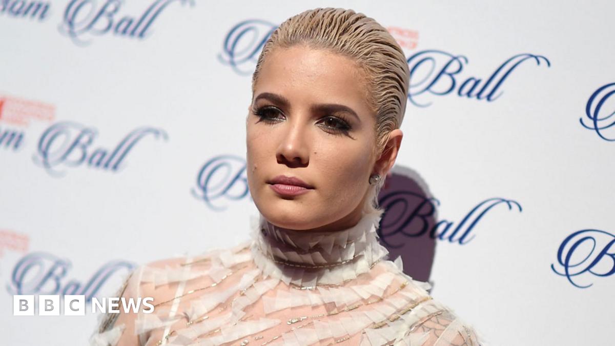Halsey: Singer speaks about tour miscarriage trauma - BBC News