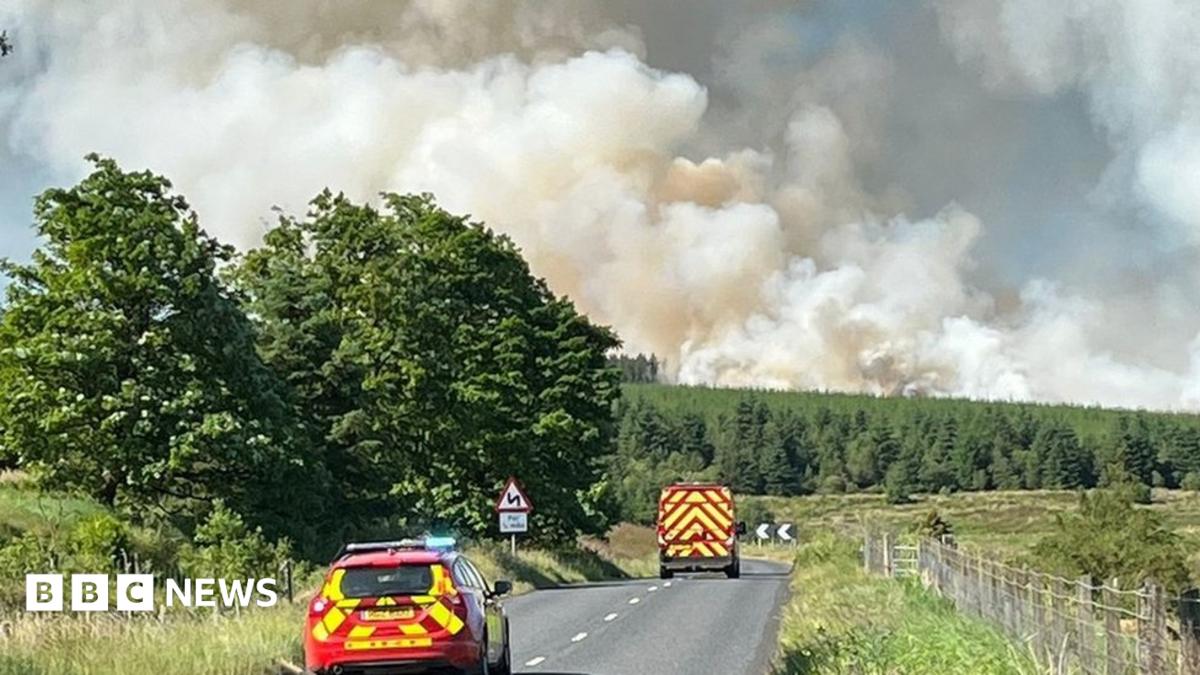Major incident as fire crews tackle multiple blazes - BBC News