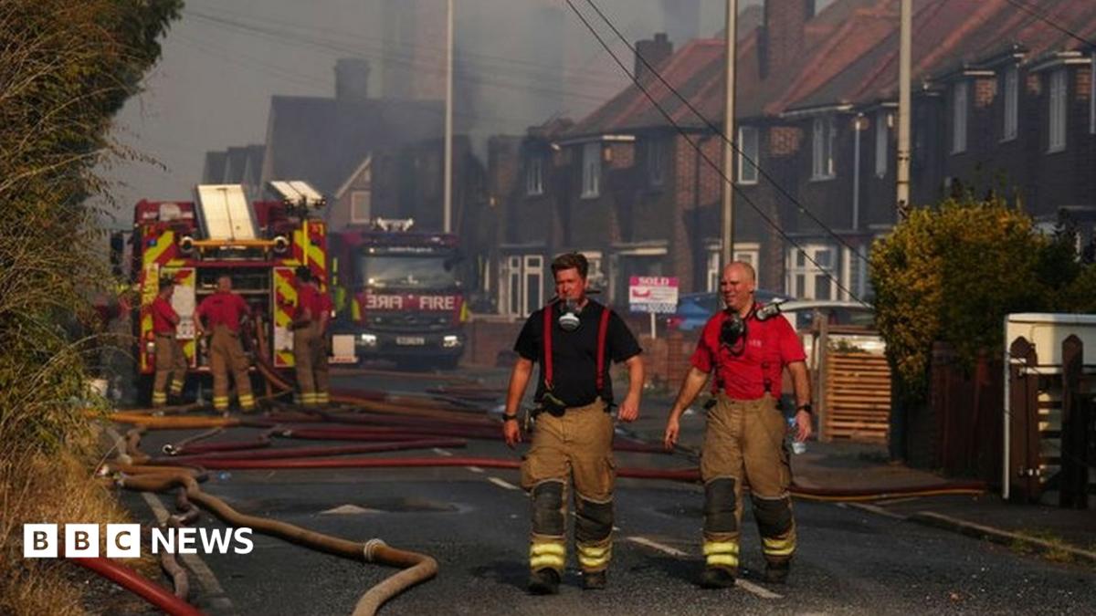 London wildfires: Crews say they experienced absolute hell - BBC News