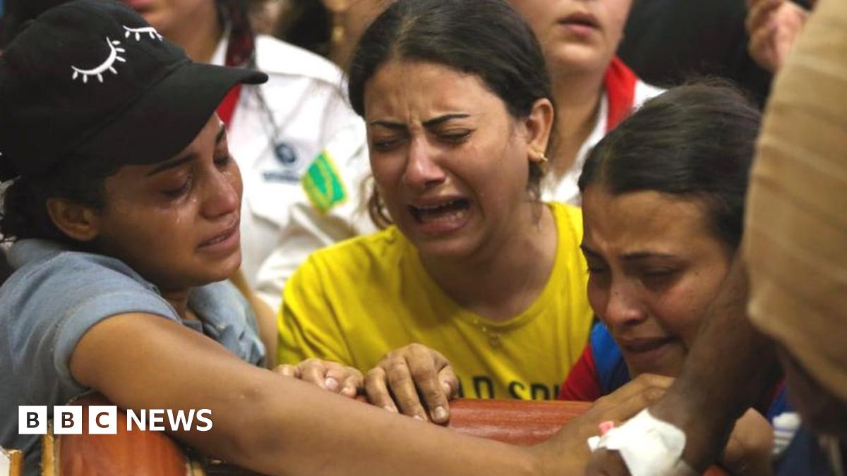 Egypt fire: Dozens dead in Giza Coptic church - BBC News