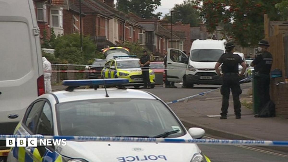 Five men arrested in Southampton murder probe - BBC News