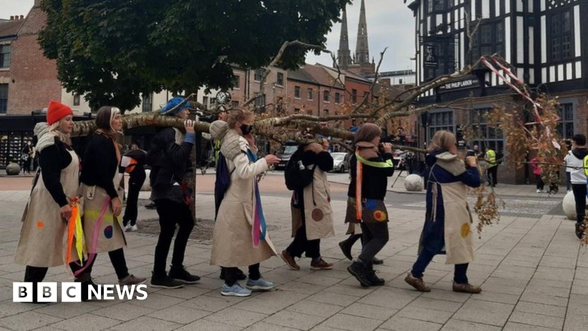 Coventry City of Culture: Artists parade trees felled for HS2 - BBC News