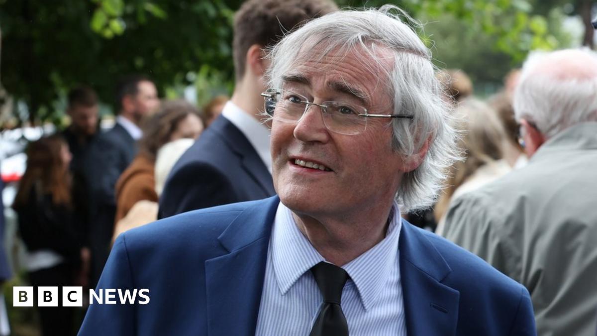 Éamon Phoenix: The historian who became a national treasure - BBC News