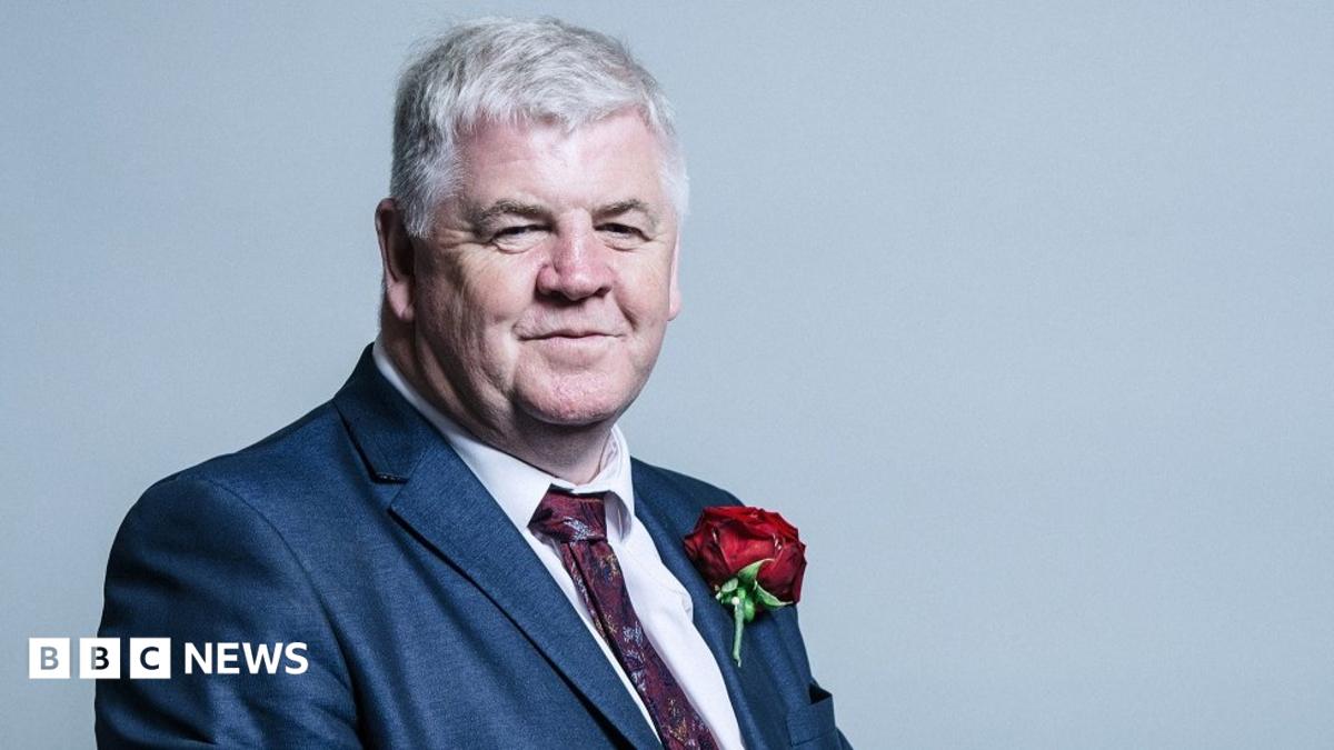 Scottish Labour MP triggers Lanarkshire council by-election - BBC News