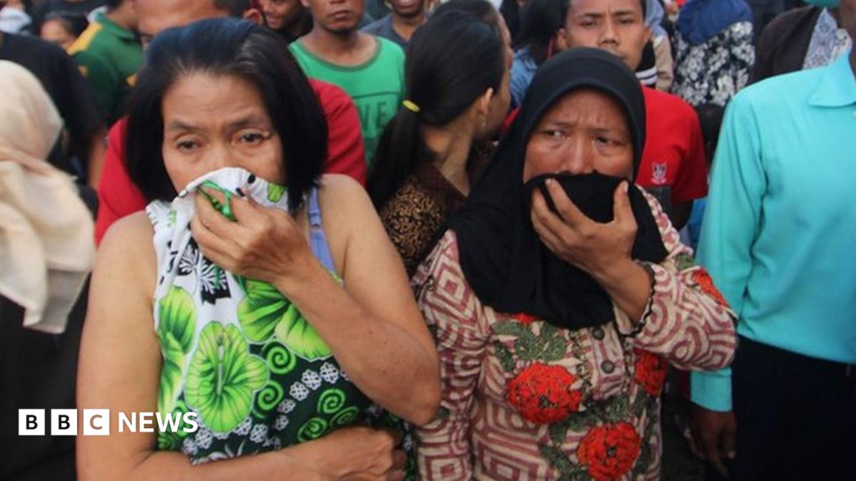 Dozens die in explosions at Indonesia fireworks factory - BBC News