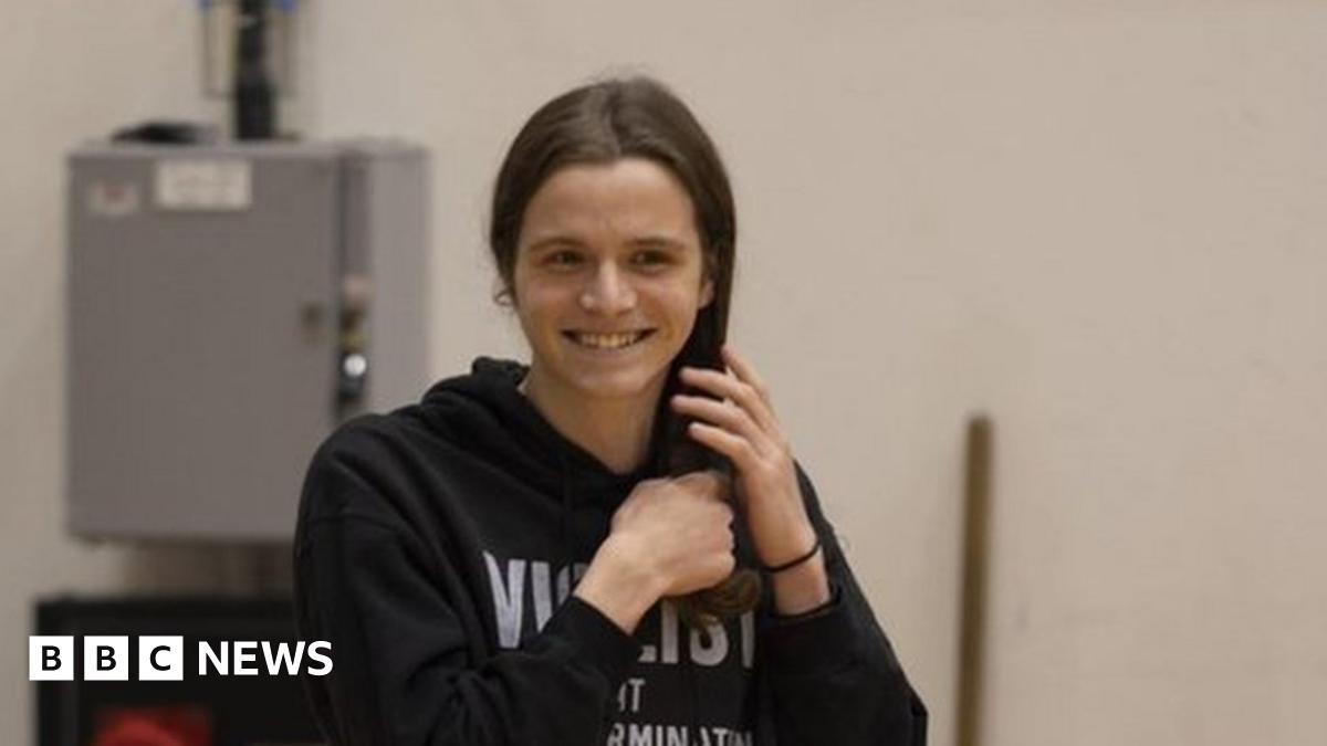 Teenage blind opera singer has no barriers - BBC News