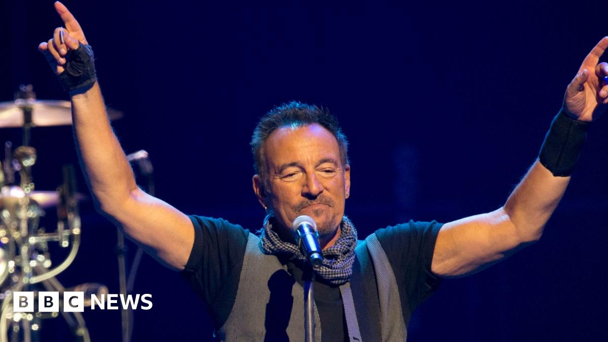 Bruce Springsteen on Christmas Desert Island Discs - BBC News