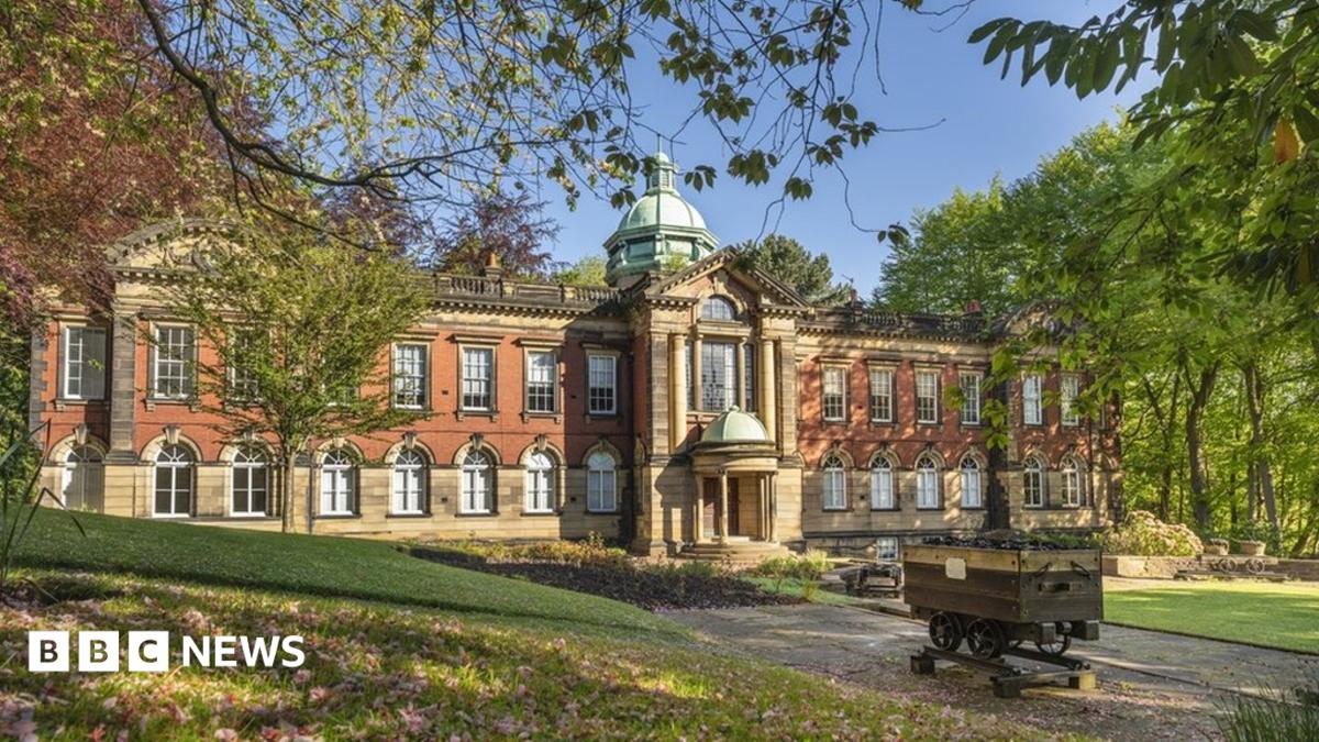 'Green' electric heat planned for Durham miners' hall - BBC News