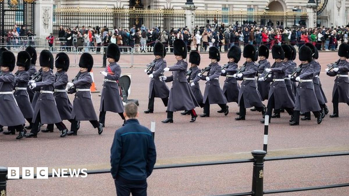 Coronavirus: Five things the military can do during pandemic - BBC News