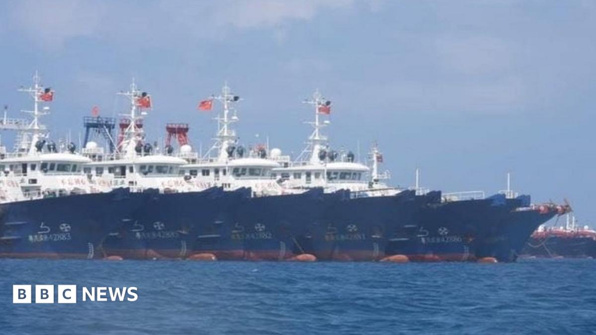 South China Sea dispute: Huge Chinese 'fishing fleet' alarms ...