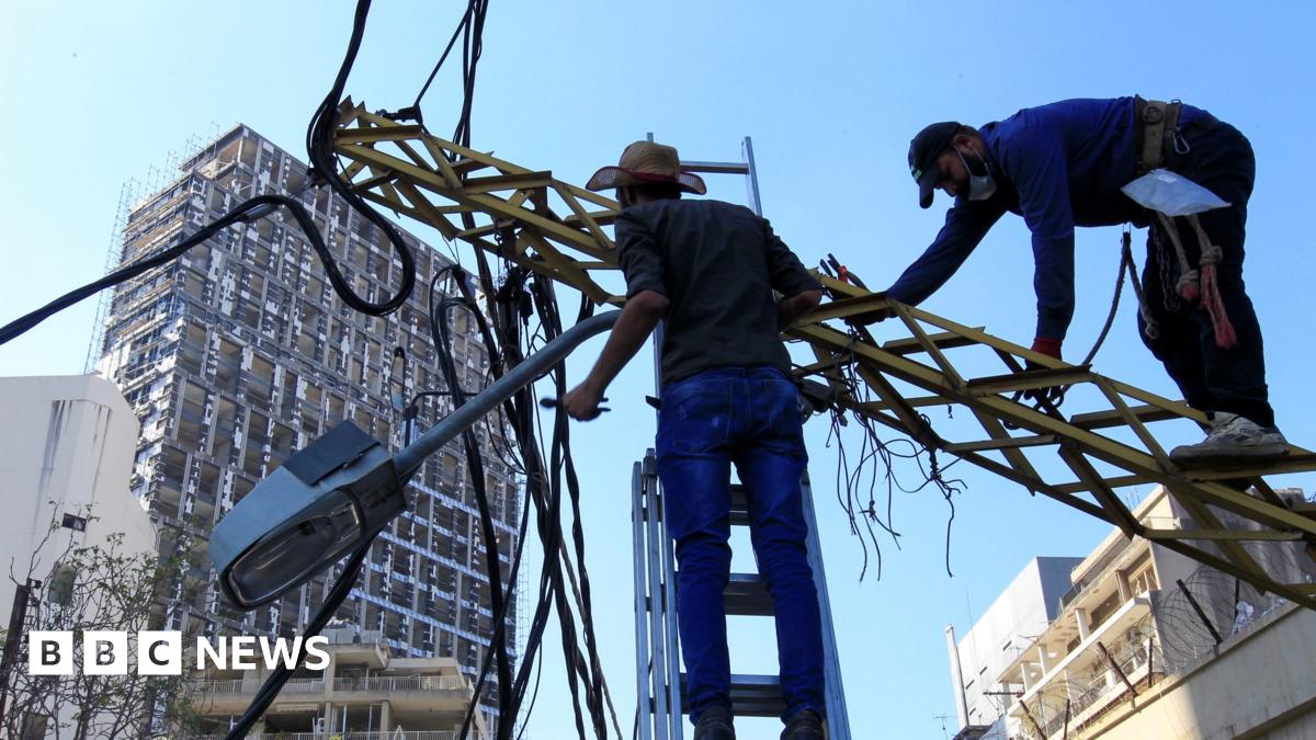 Beirut explosion: Anger grows and protests break out - BBC News