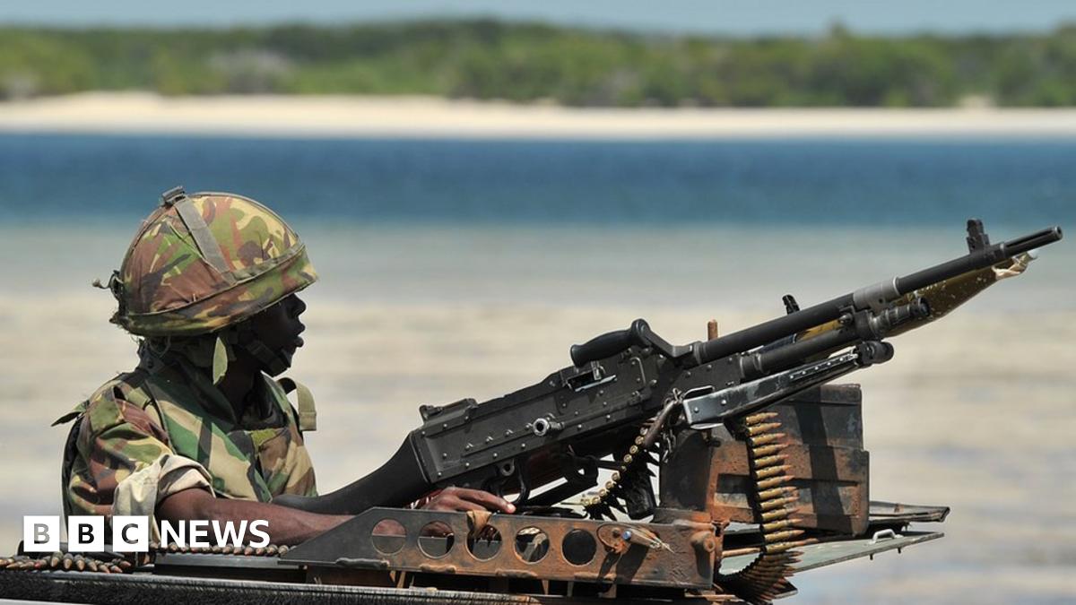 Kenya's navy shells Kismayo in Somalia - BBC News