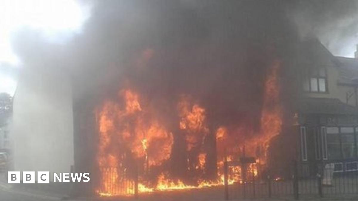 Offices evacuated and roads shut after Llangefni chip shop fire - BBC News