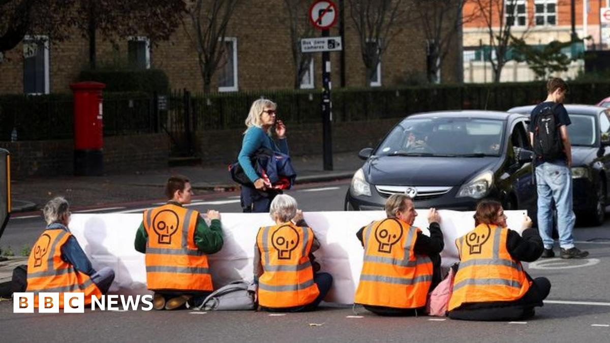 Protests: Police powers to stop new tactics come into effect - BBC News
