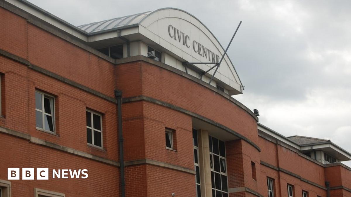 Stoke baby-death mother 'should have faced tougher questions' - BBC News