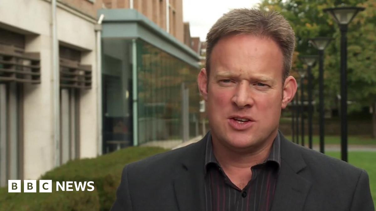 Cornwall Council: Lib Dem leader quits after sharing email - BBC News