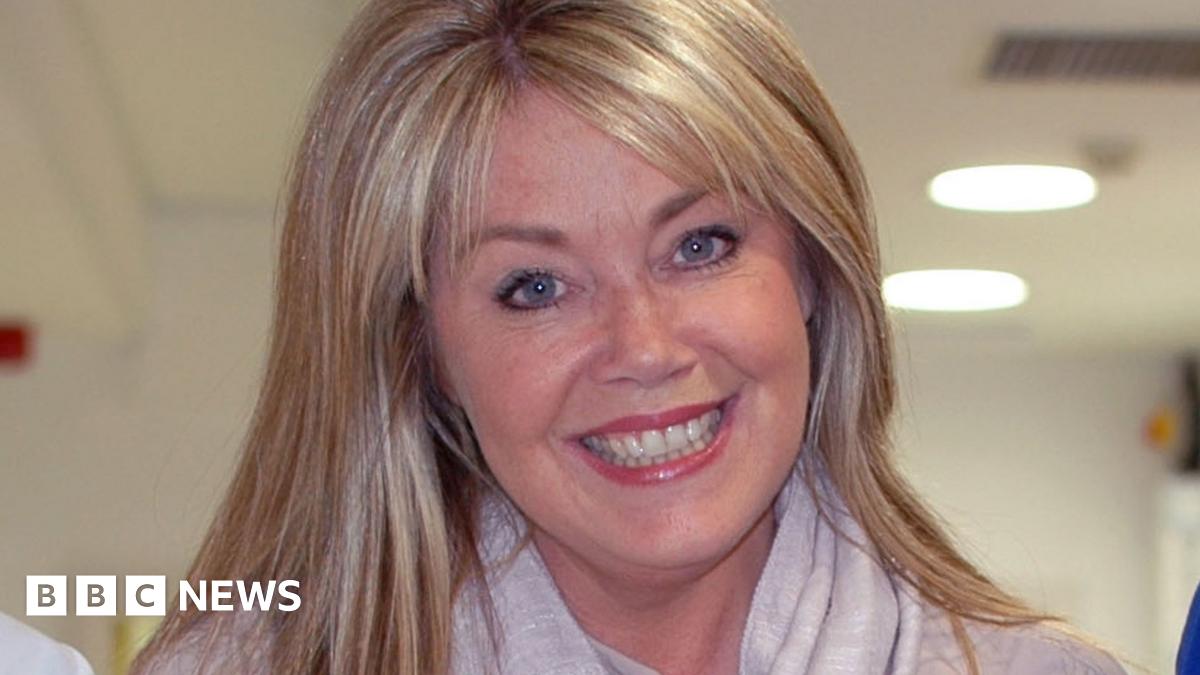 Lucy Alexander steps down from Homes Under The Hammer - BBC News