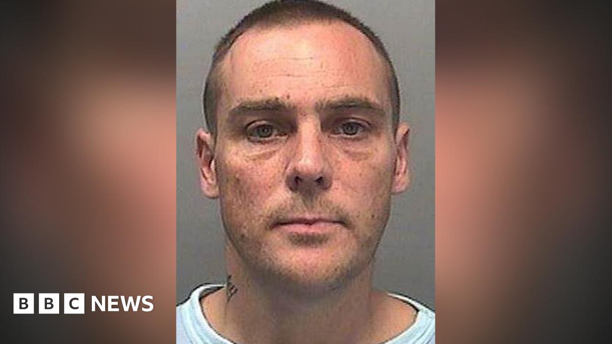 Christopher Paul: Hunt for convicted Caerphilly murderer - BBC News