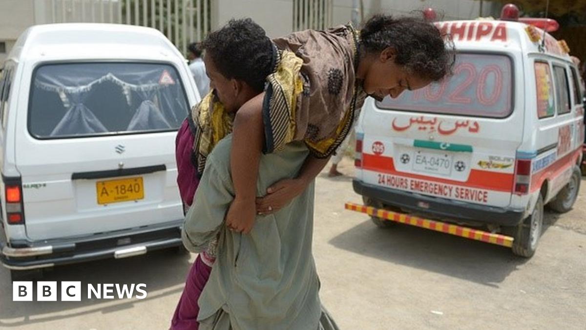 Pakistan heatwave: Death toll over 800 in Sindh - BBC News